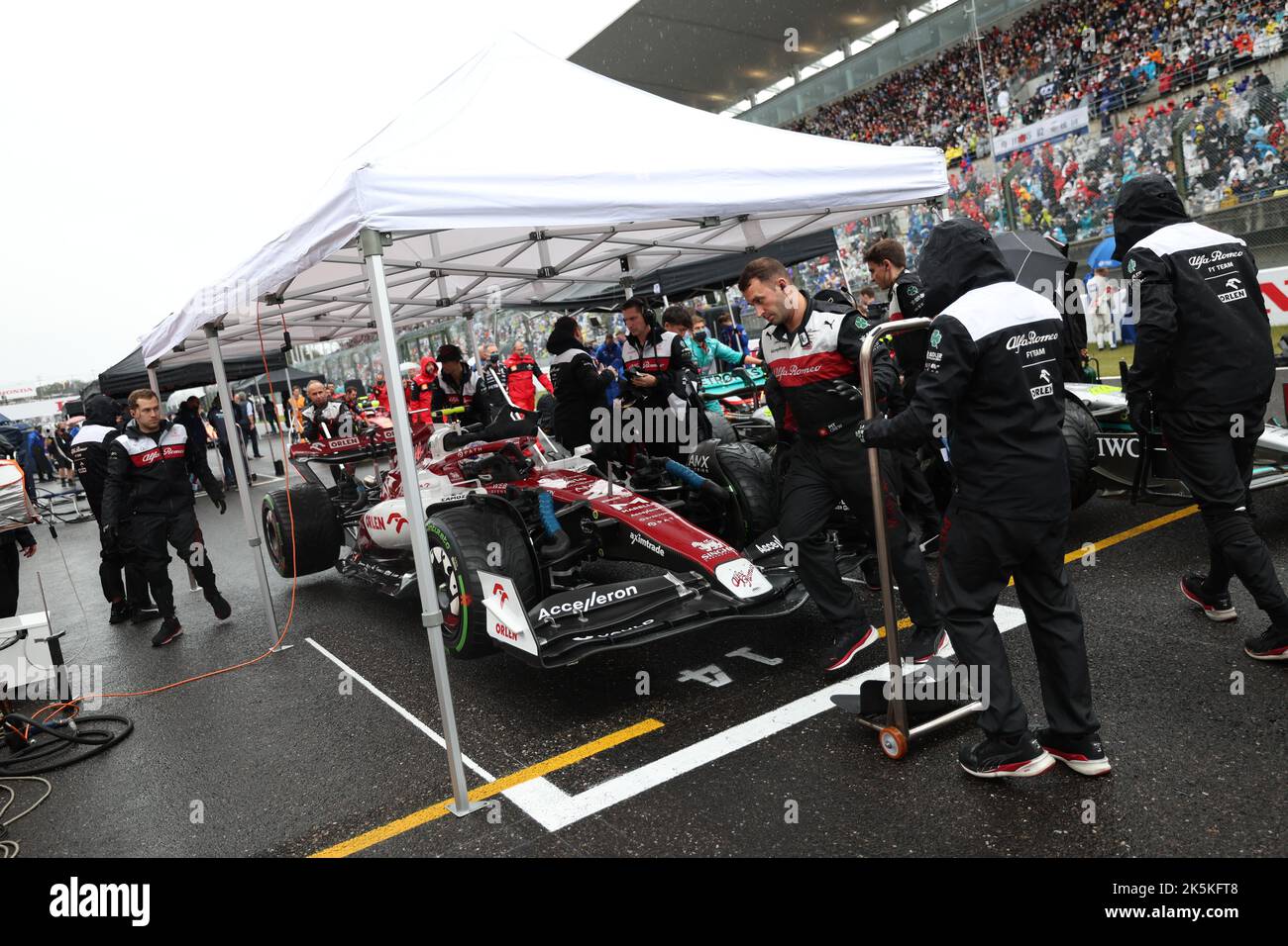 24 ZHOU Guanyu (chi), Alfa Romeo F1 Team ORLEN C42, Portrait, starting ...