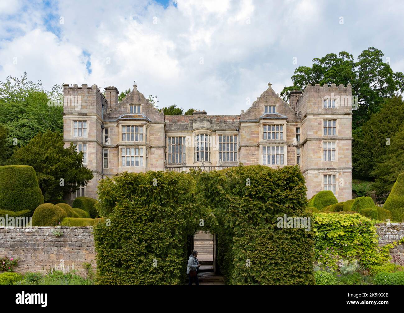 Fountains abbey and hall near ripon yorkshire uk Ancient abbey ruins ...