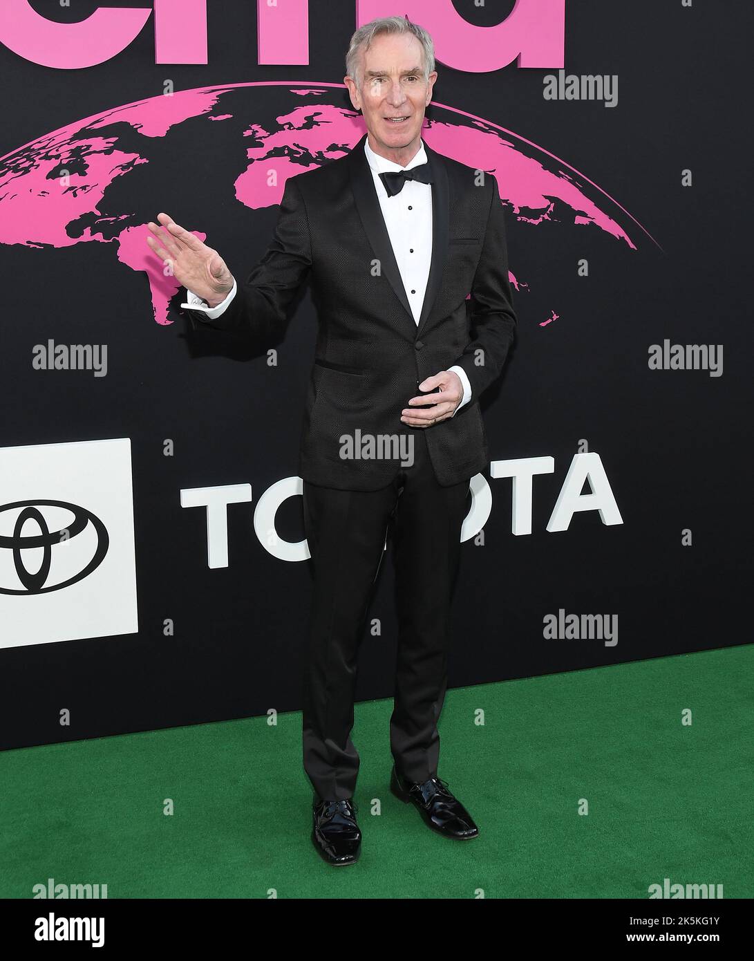 Bill Nye arrives at the 2022 Environmental Media Association Awards ...