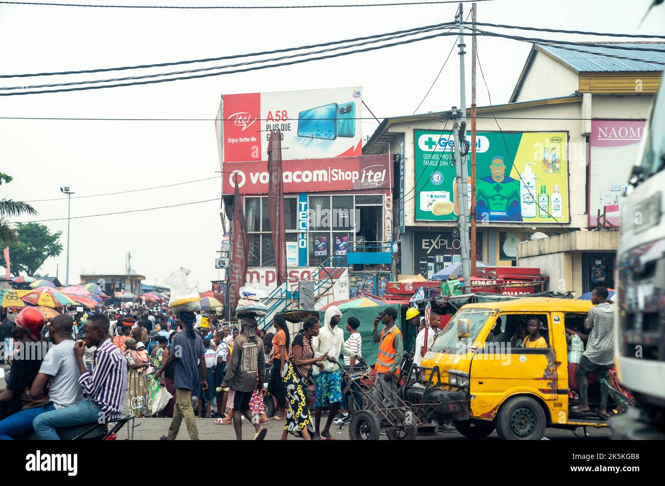 Daily life along the streets in the city centre of Kinshasa in the ...