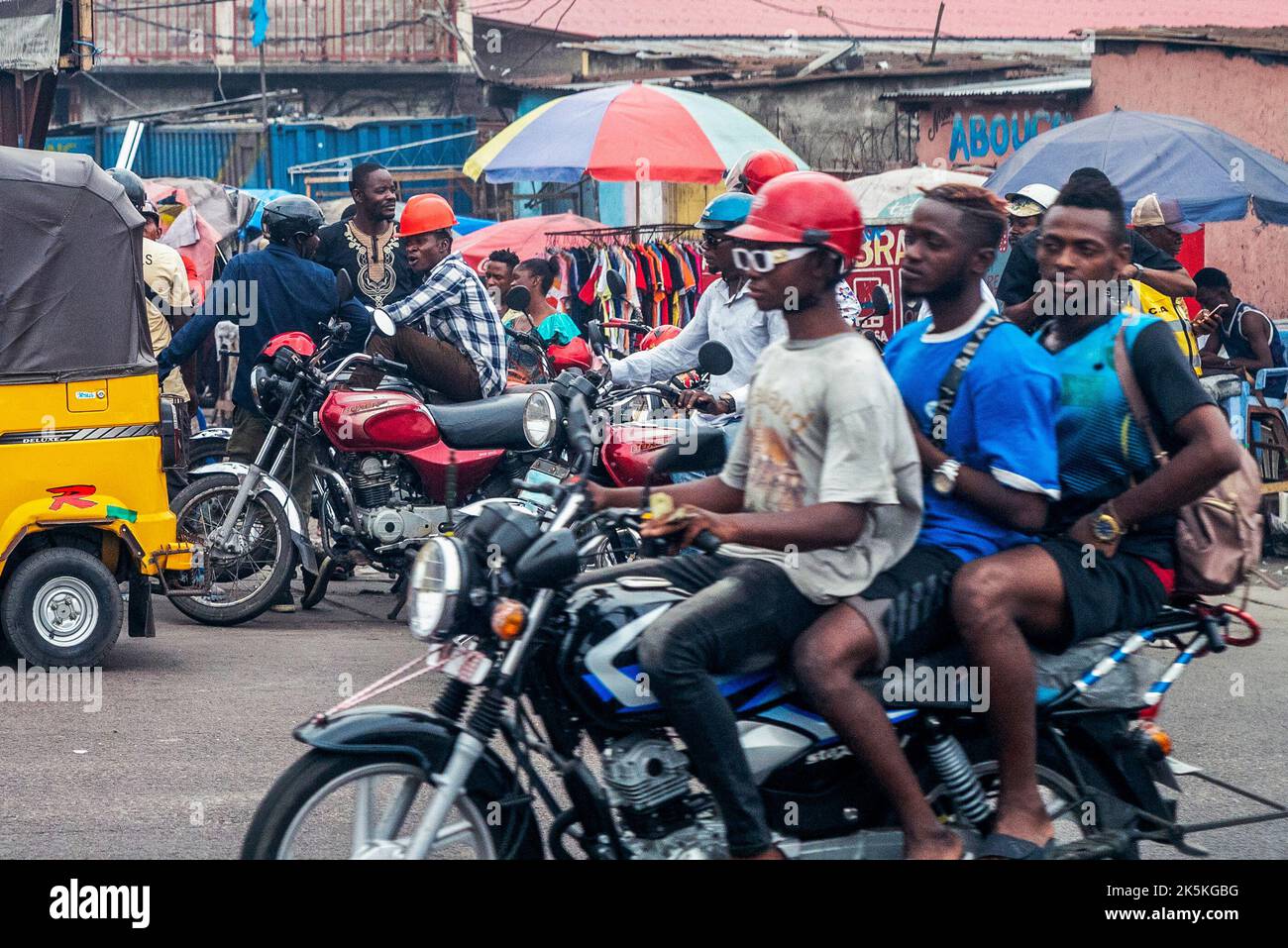 Daily life along the streets in the city centre of Kinshasa in the ...
