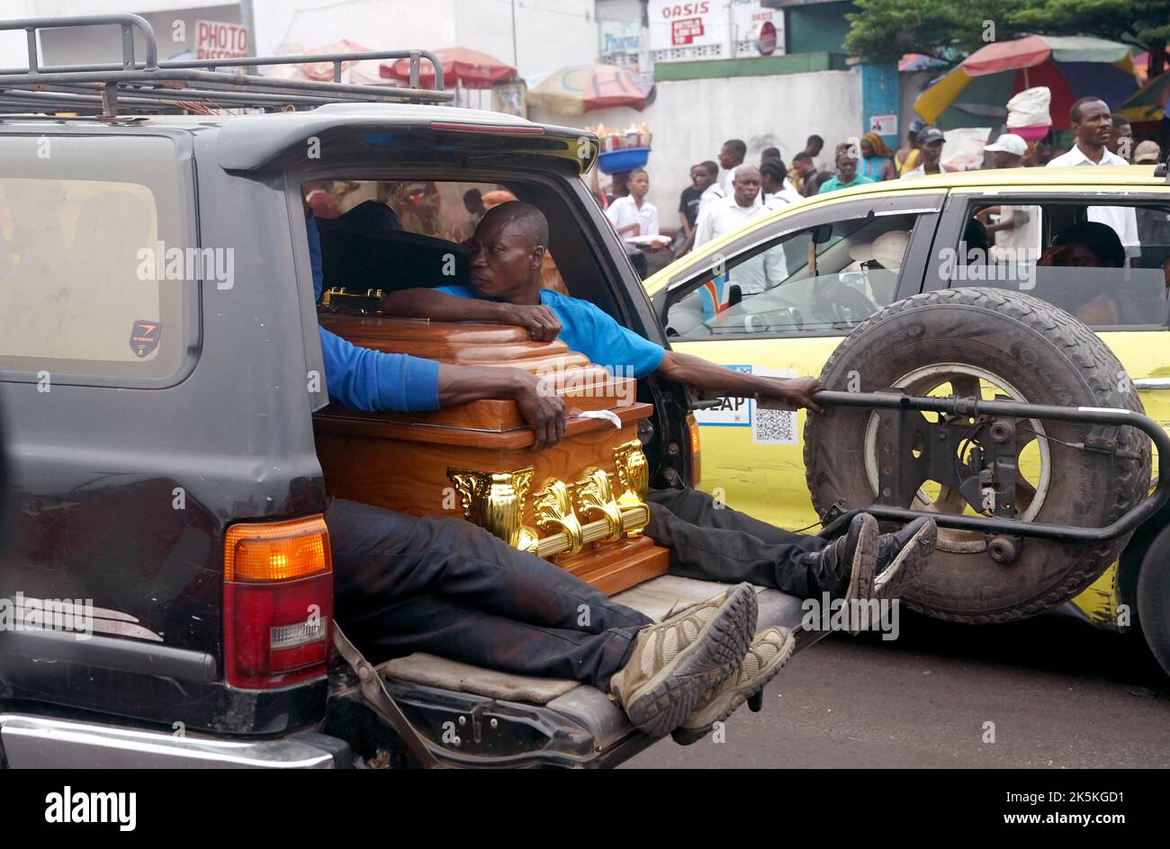 Daily life along the streets in the city centre of Kinshasa in the ...