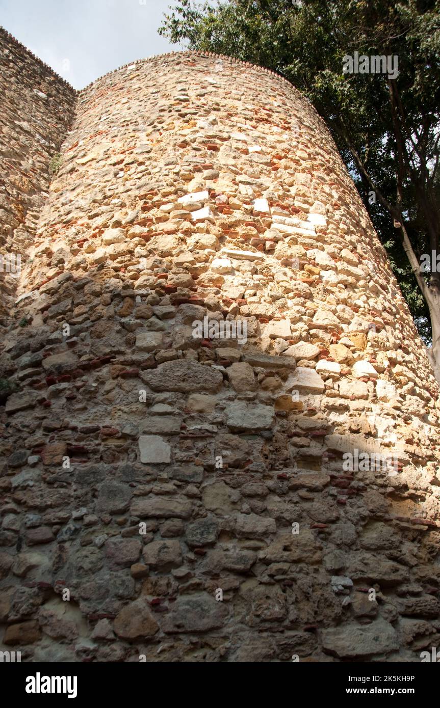 Outer wall and tower of st georges castle hi-res stock photography and ...