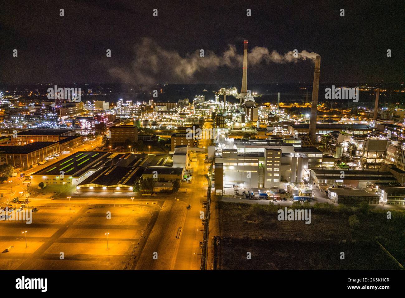 Petrochemicals complex hi-res stock photography and images - Alamy
