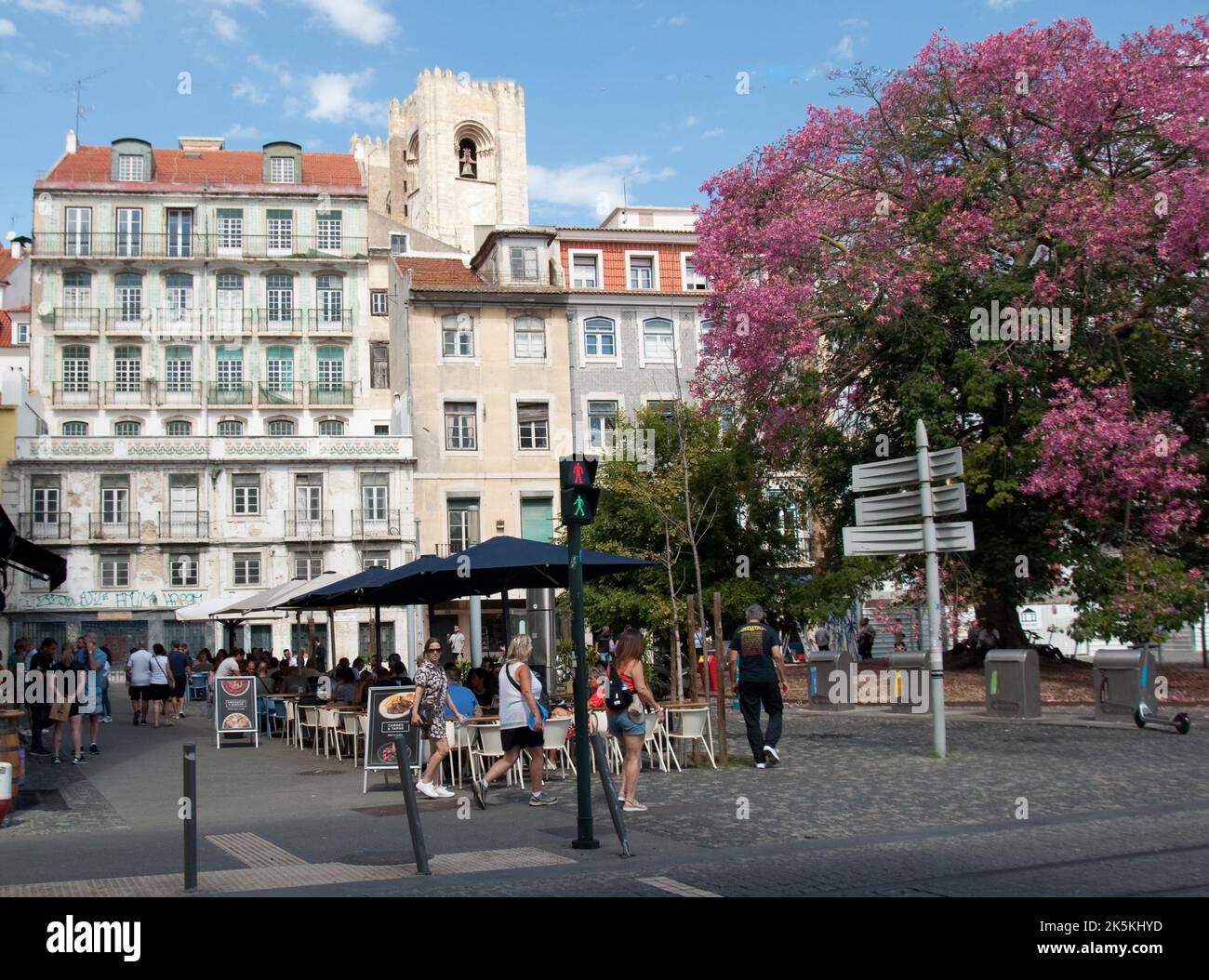 Alfama cafe hi-res stock photography and images - Alamy