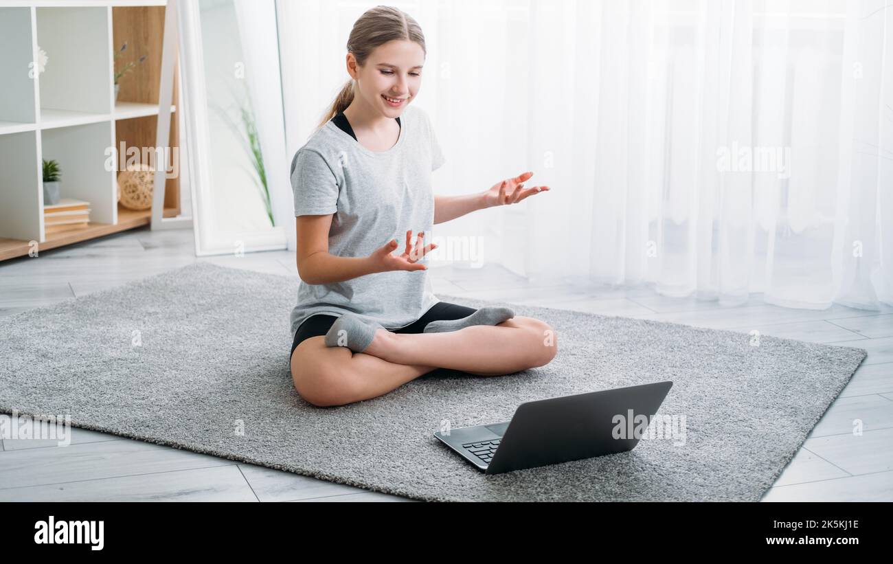 Exercise video home girl hi-res stock photography and images - Alamy