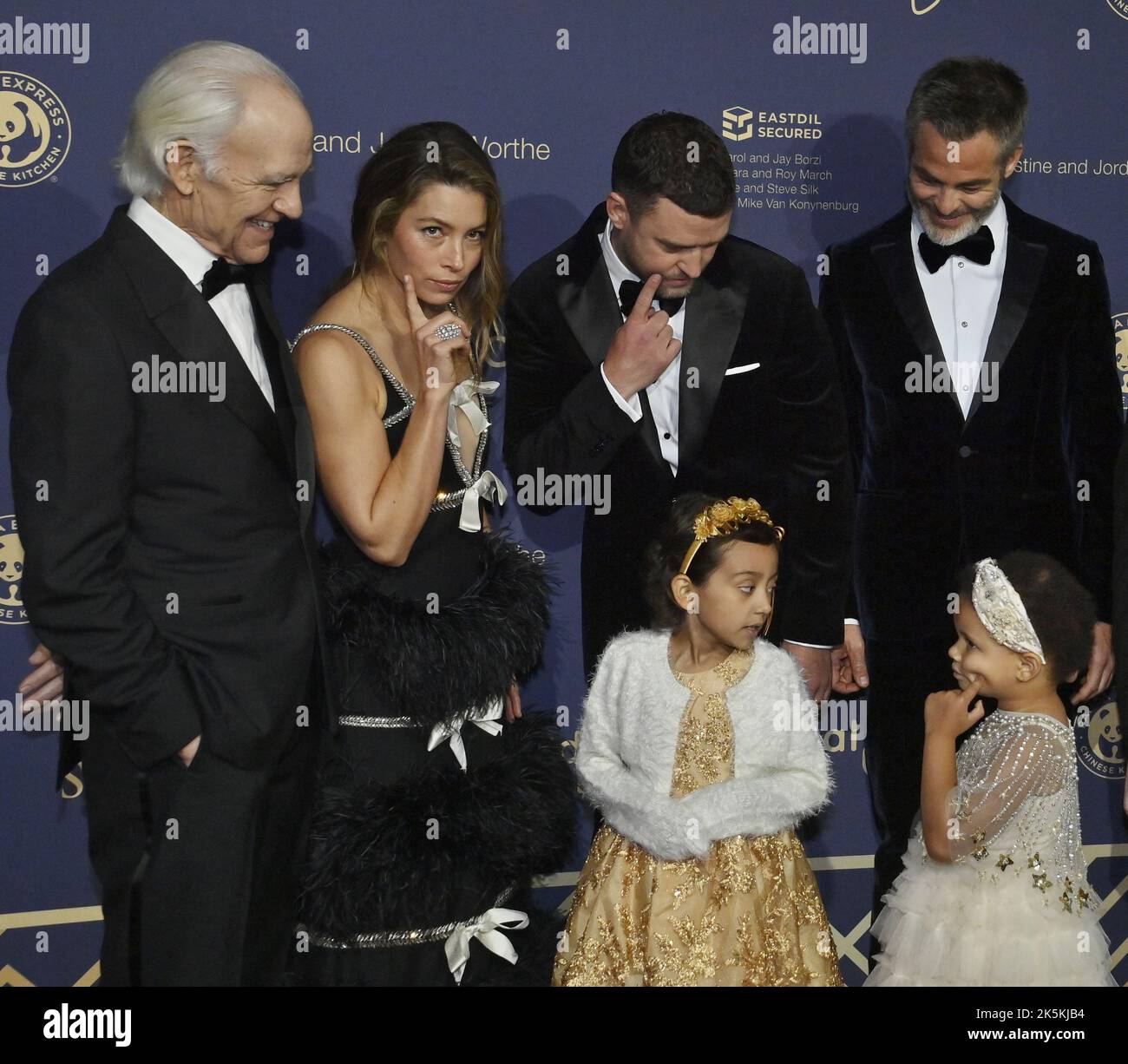 Robert Pine, Jessica Biel, Justin Timberlake and Chris Pine (L-R) get ...