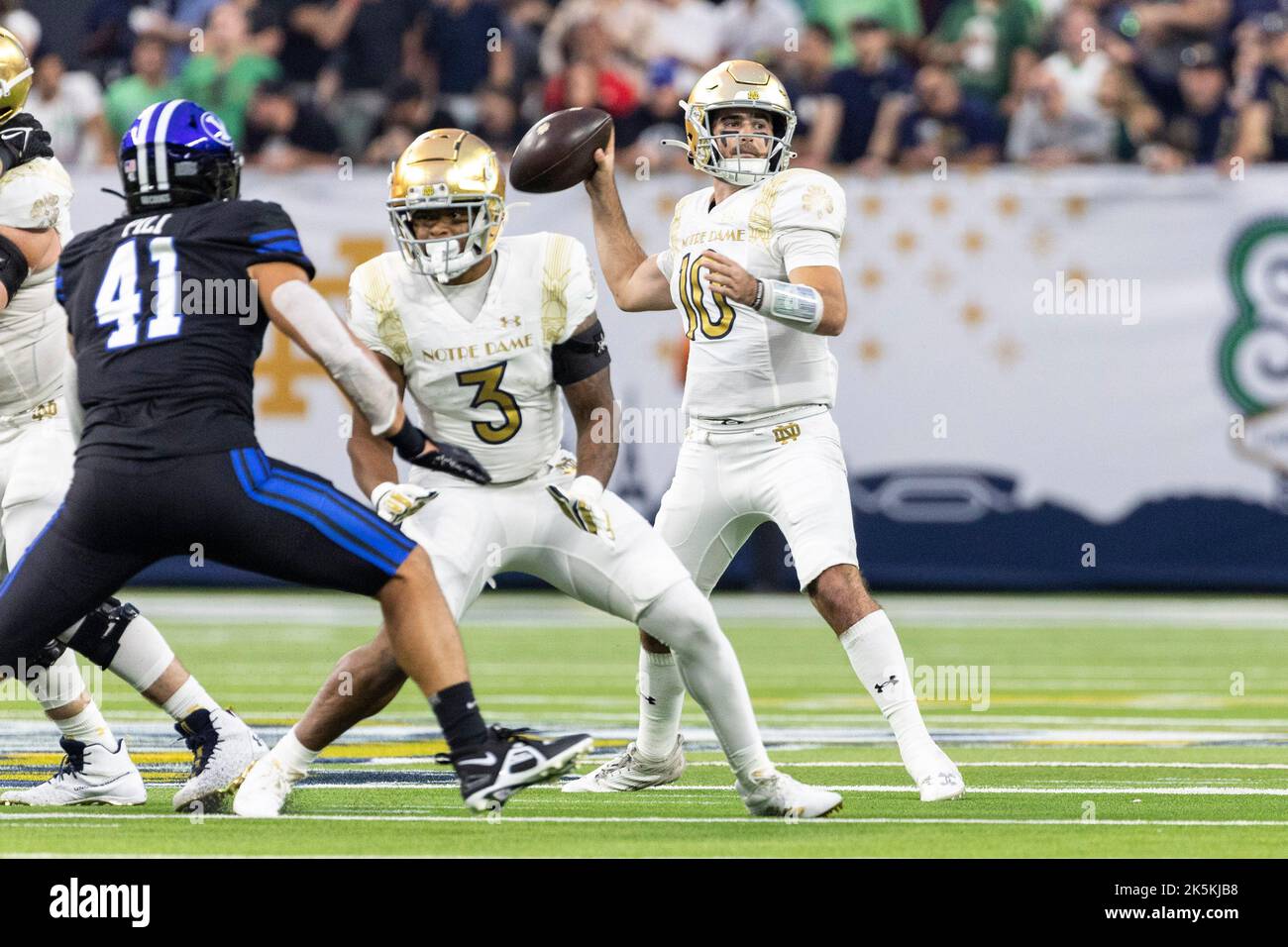 Las Vegas, Nevada, USA. 08th Oct, 2022. Notre Dame quarterback Drew ...