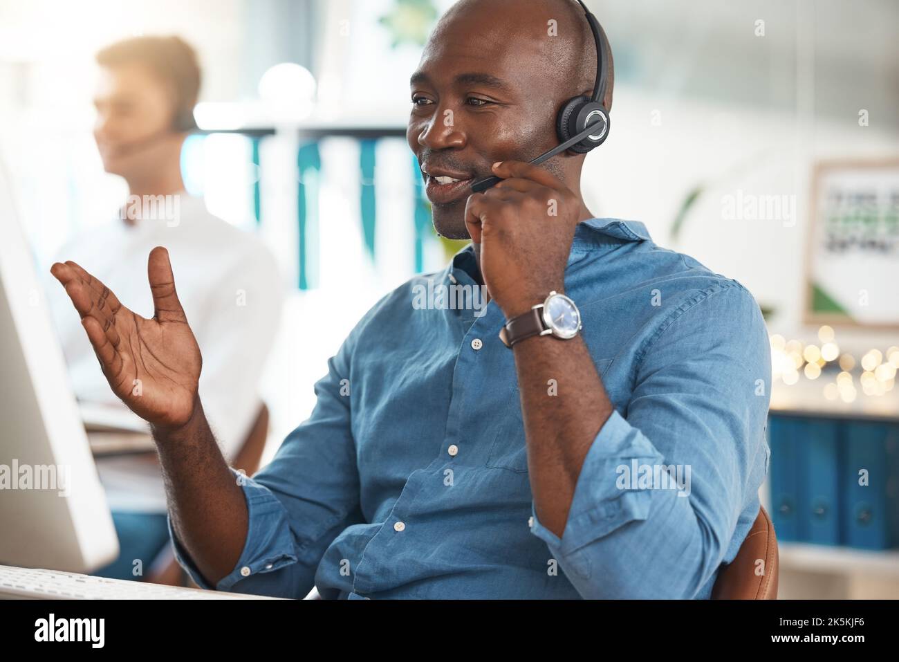 Company talking to customer hi-res stock photography and images - Alamy