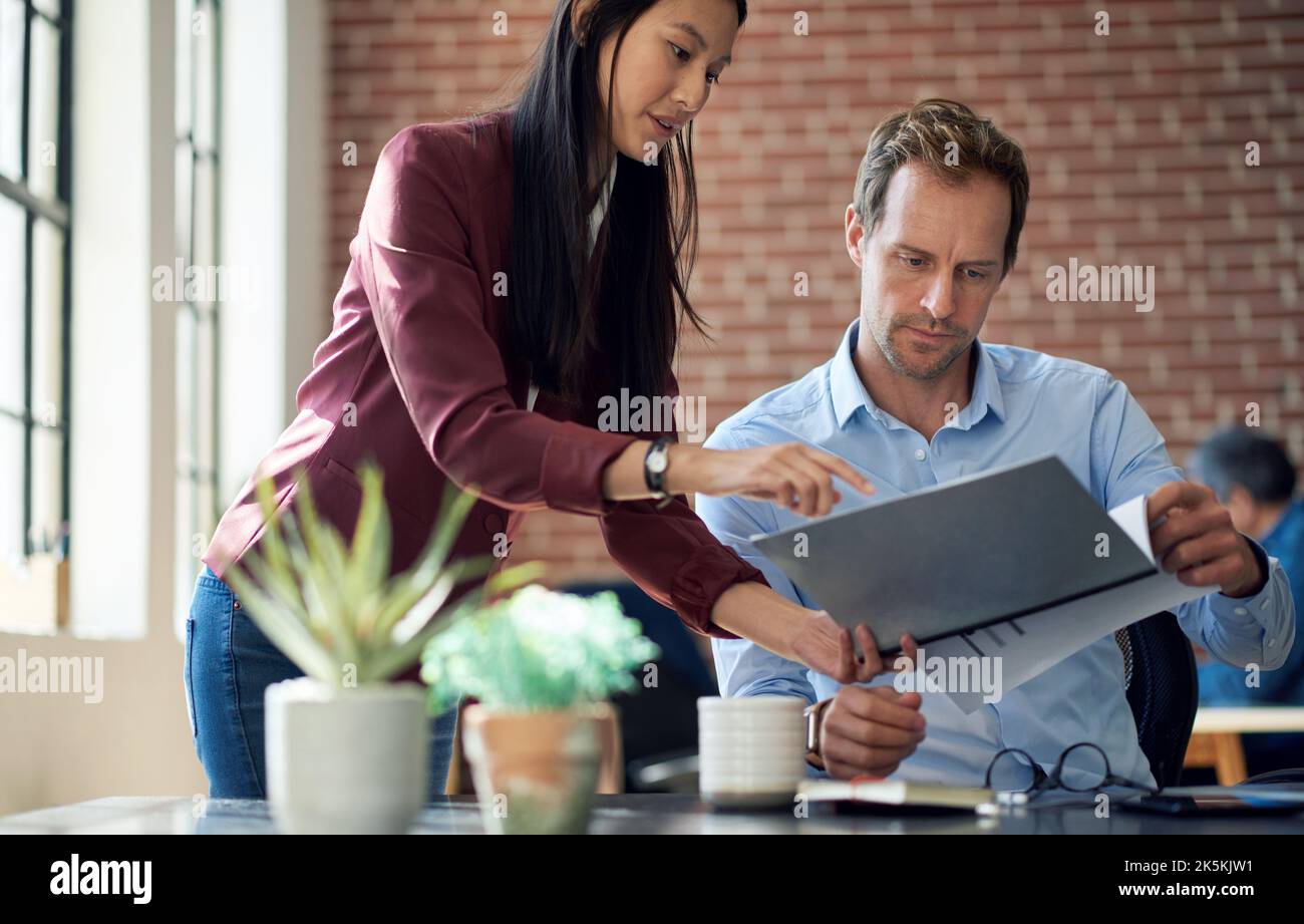 Asian business woman consulting boss with planning, schedule or ...