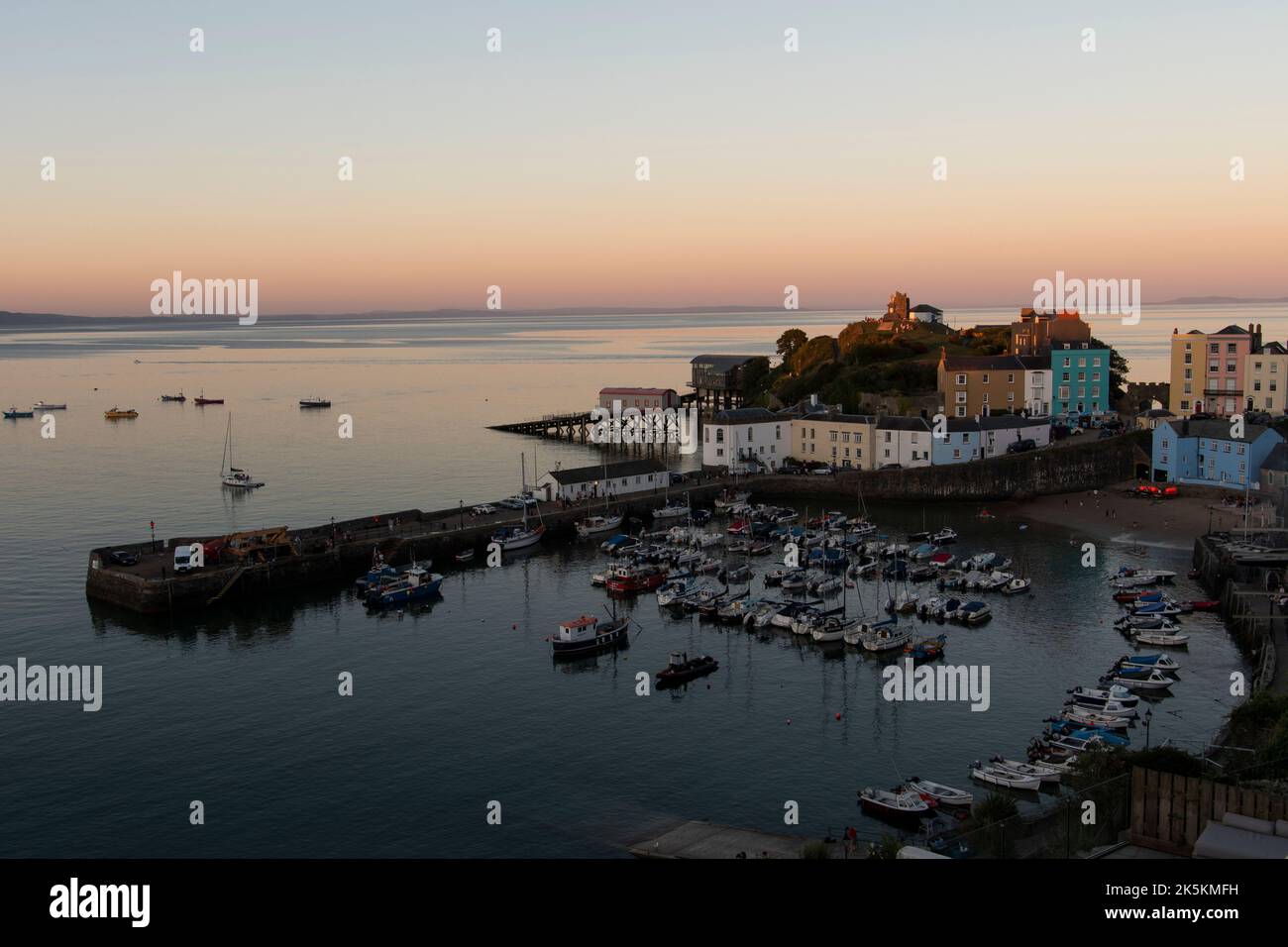 Tenby harbour sunset hi-res stock photography and images - Alamy