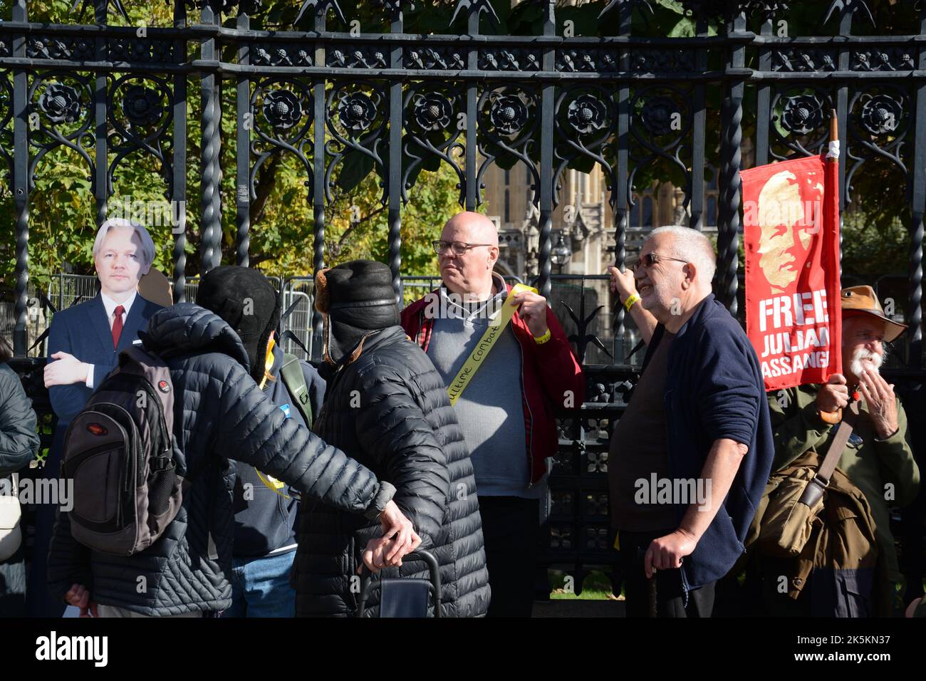Human chain around parliament hi-res stock photography and images - Alamy