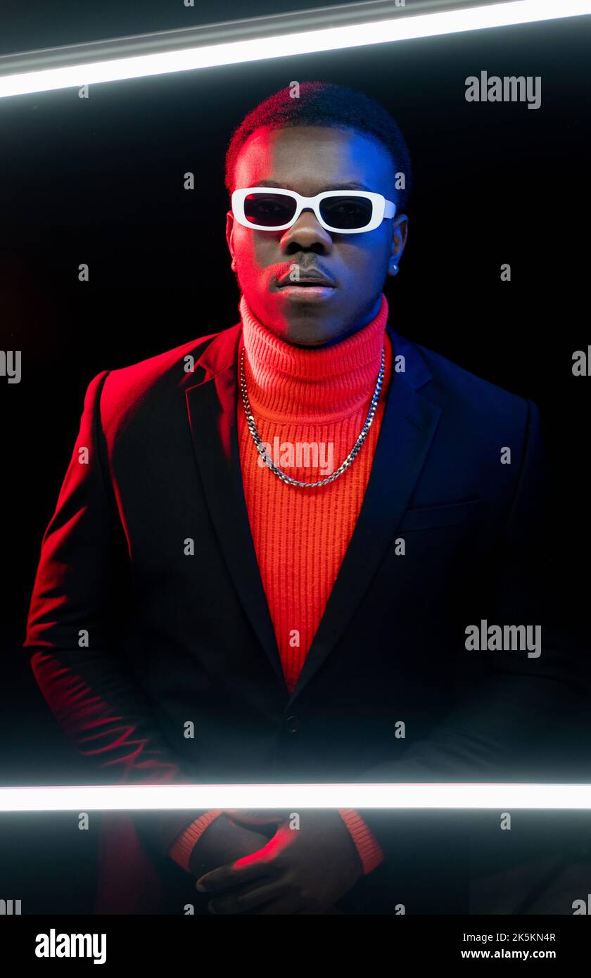 Neon retro wave hi-res stock photography and images - Alamy