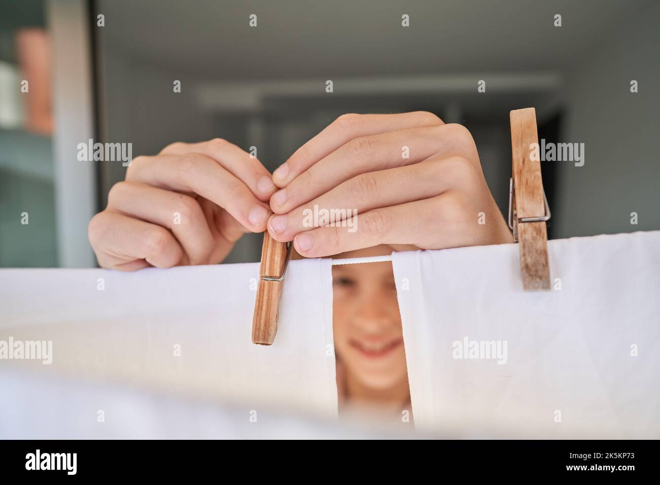 Hang up cloth hi-res stock photography and images - Alamy