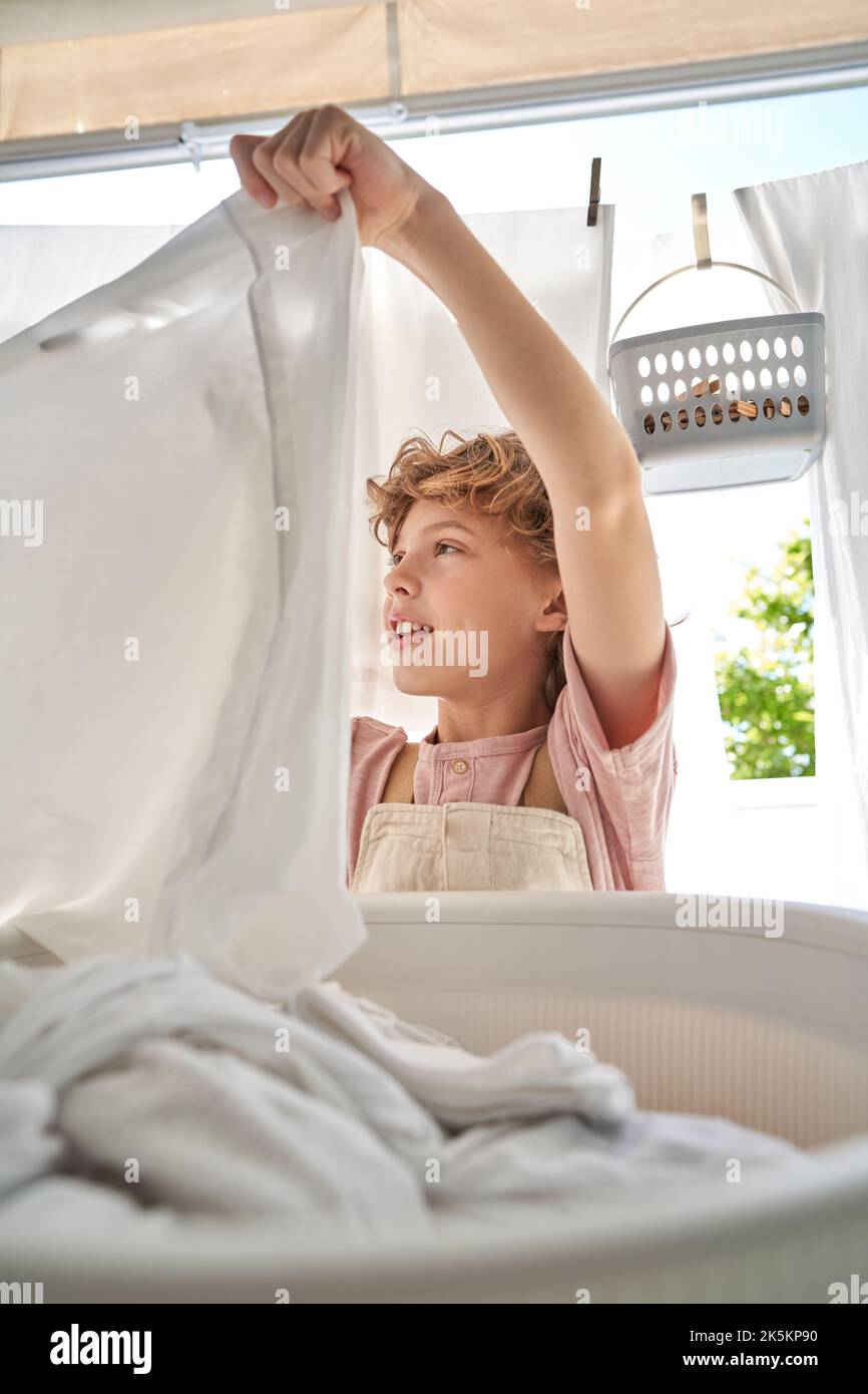 Wet sheets hang hi-res stock photography and images - Alamy