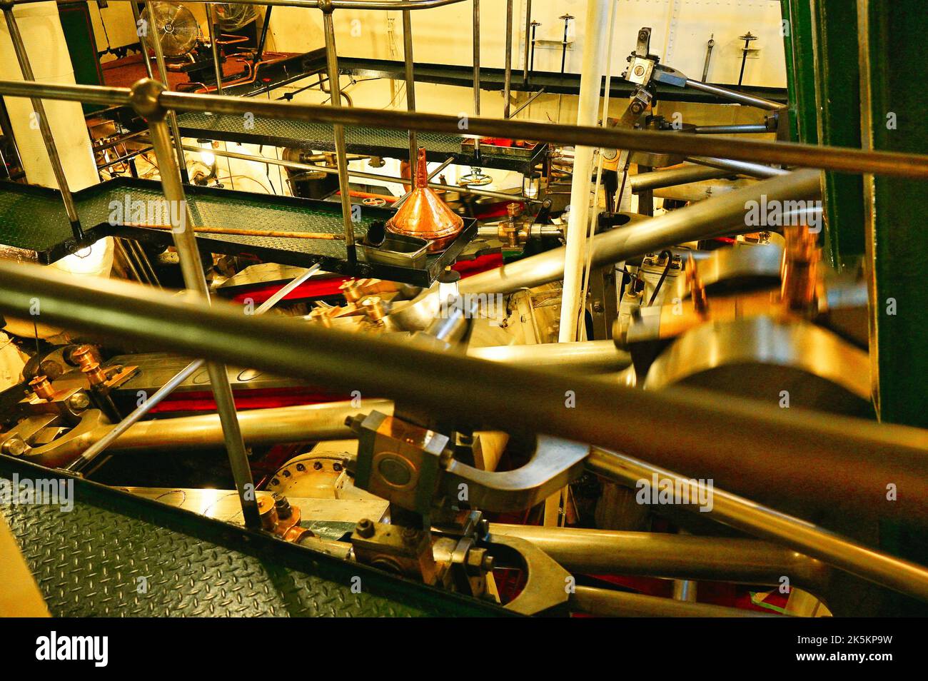 Steam engine operating on Paddlesteamer Stock Photo - Alamy