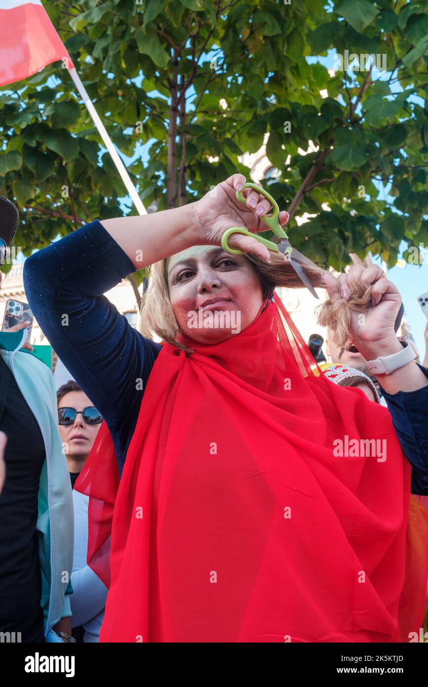 Iranian protests Continue across London, as Iranian Government continue ...