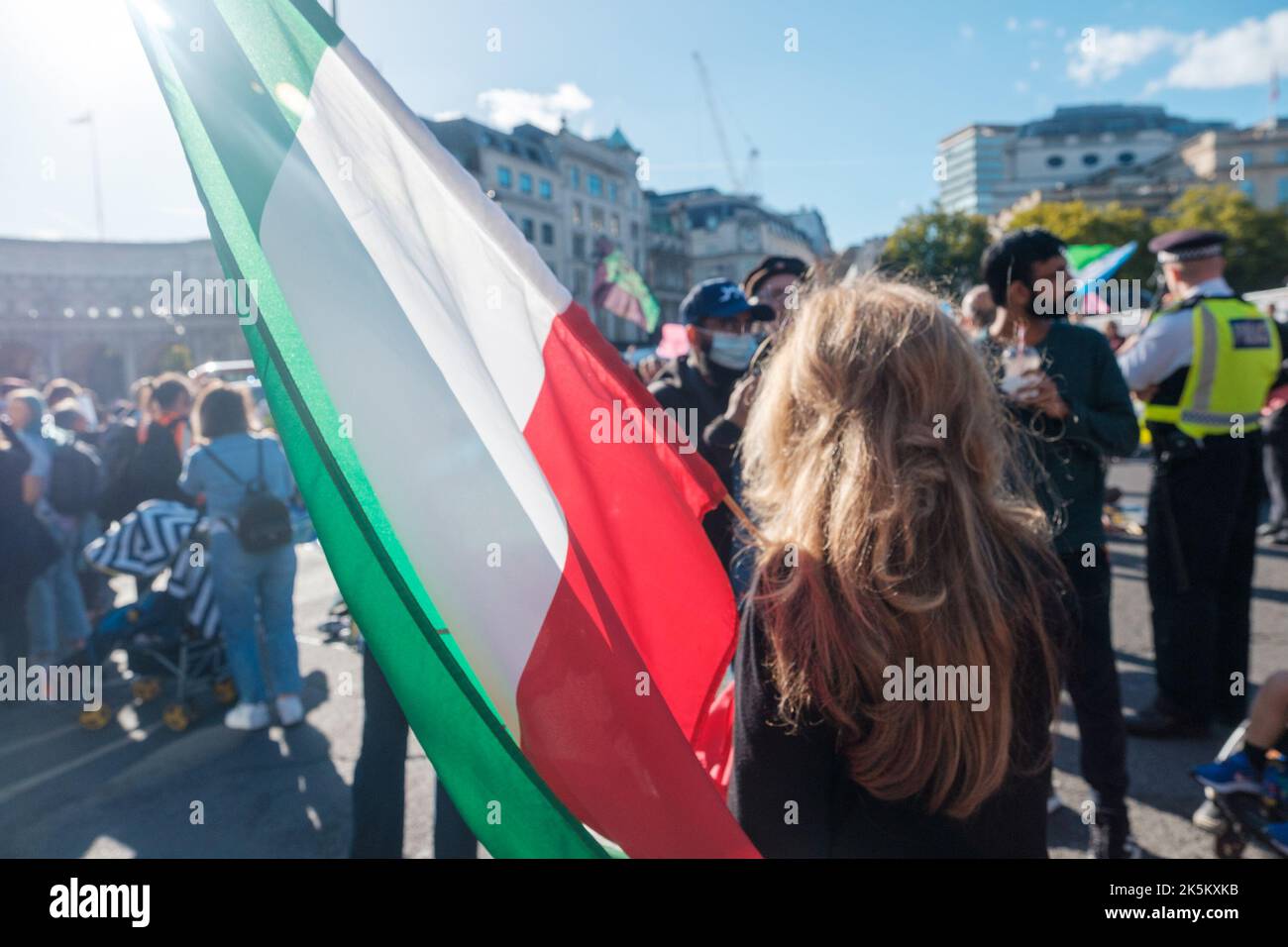 Iranian protests Continue across London, as Iranian Government continue ...