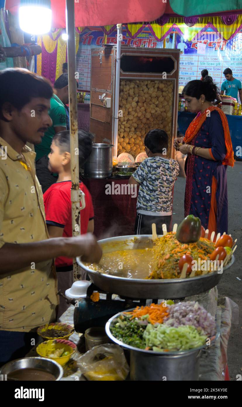 Indian Street Food seller selling food at Roadside food stall Stock ...