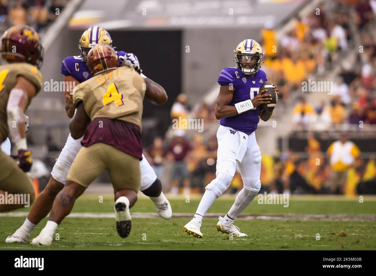 Washington Huskies quarterback Michael Penix Jr. (9) prepares to throw the ball in the first ...