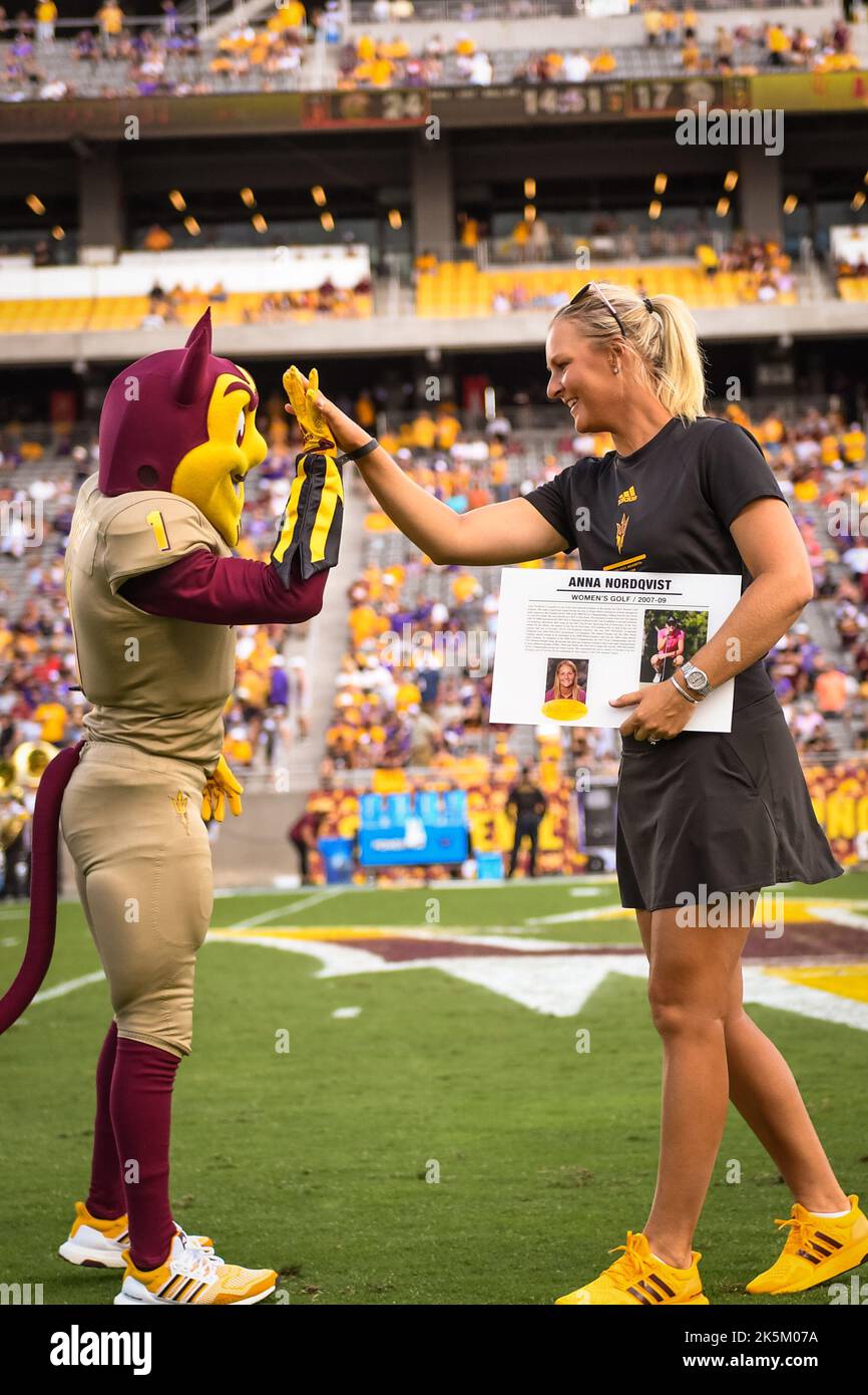 Arizona State alumni Anna Nordqvist celebrates with mascot Sparky ...