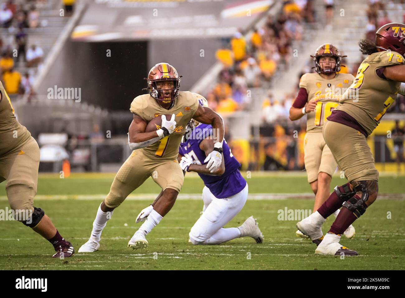 Arizona State running back X Valladay (1) breaks free in the fourth ...