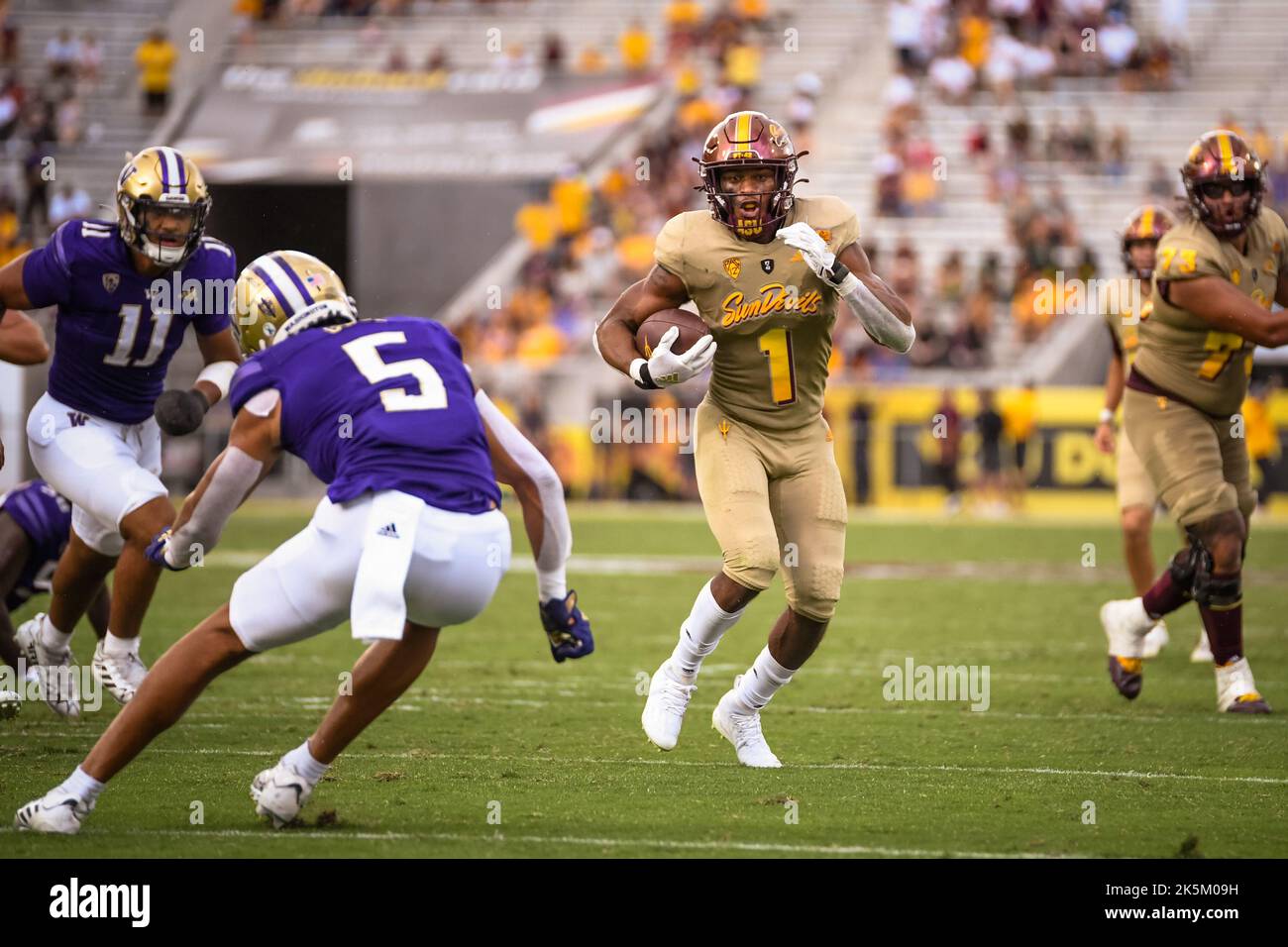 Arizona State running back X Valladay (1) breaks free in the fourth ...