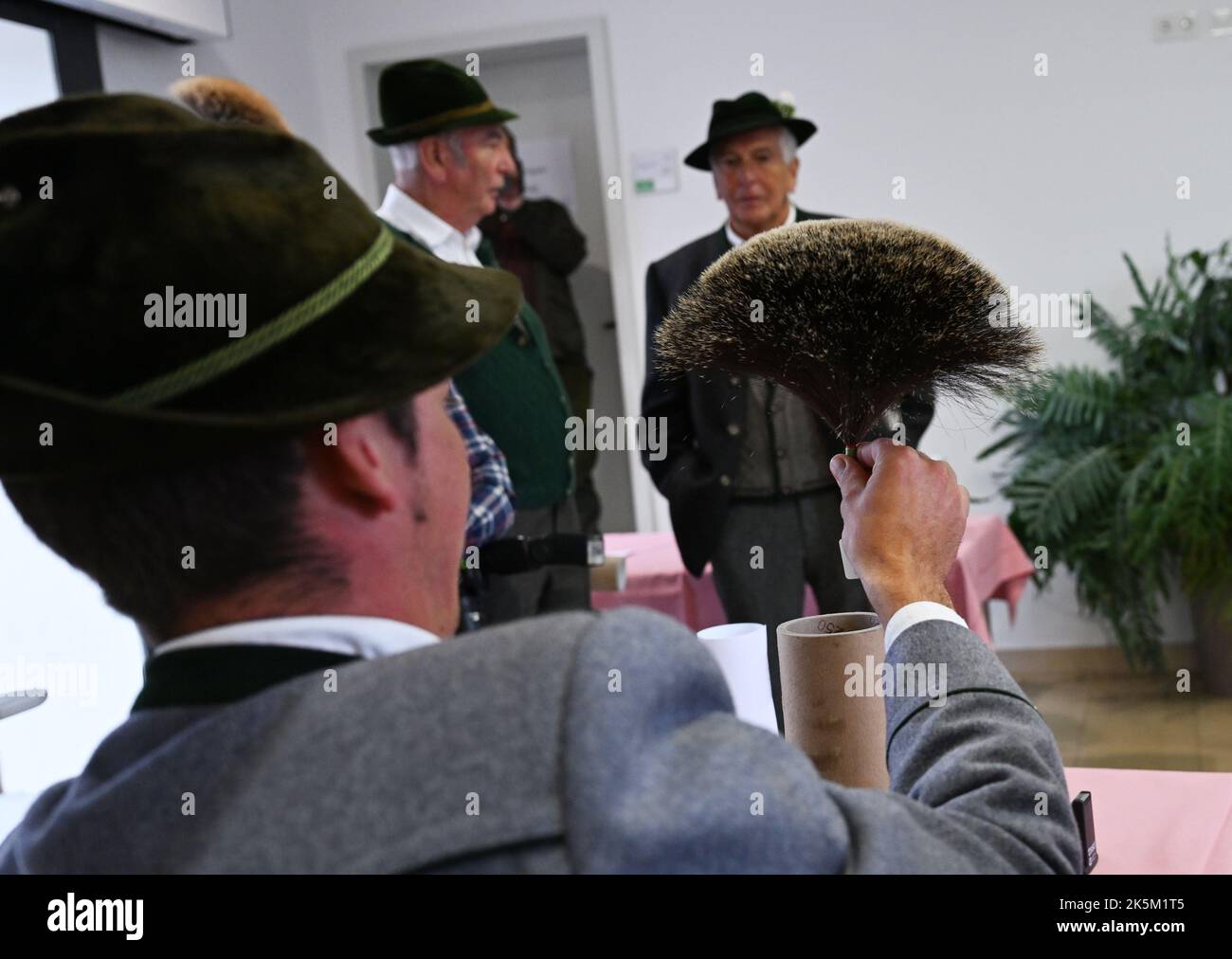 Mittenwald, Germany. 09th Oct, 2022. The submitted beards of ...