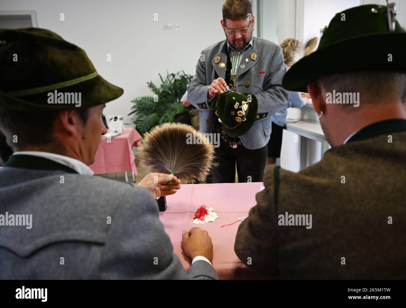 Mittenwald, Germany. 09th Oct, 2022. The submitted beards of ...