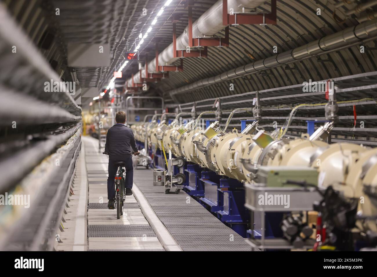 Hera particle accelerator hi-res stock photography and images - Alamy