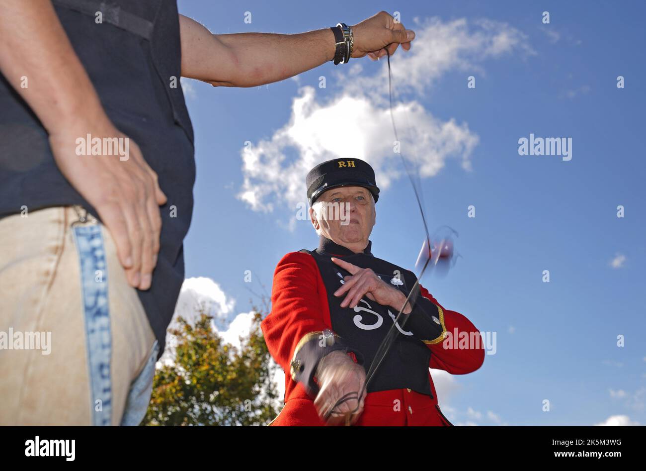 Chelsea pensioner Phil Watkins, 75, takes part in the annual World ...