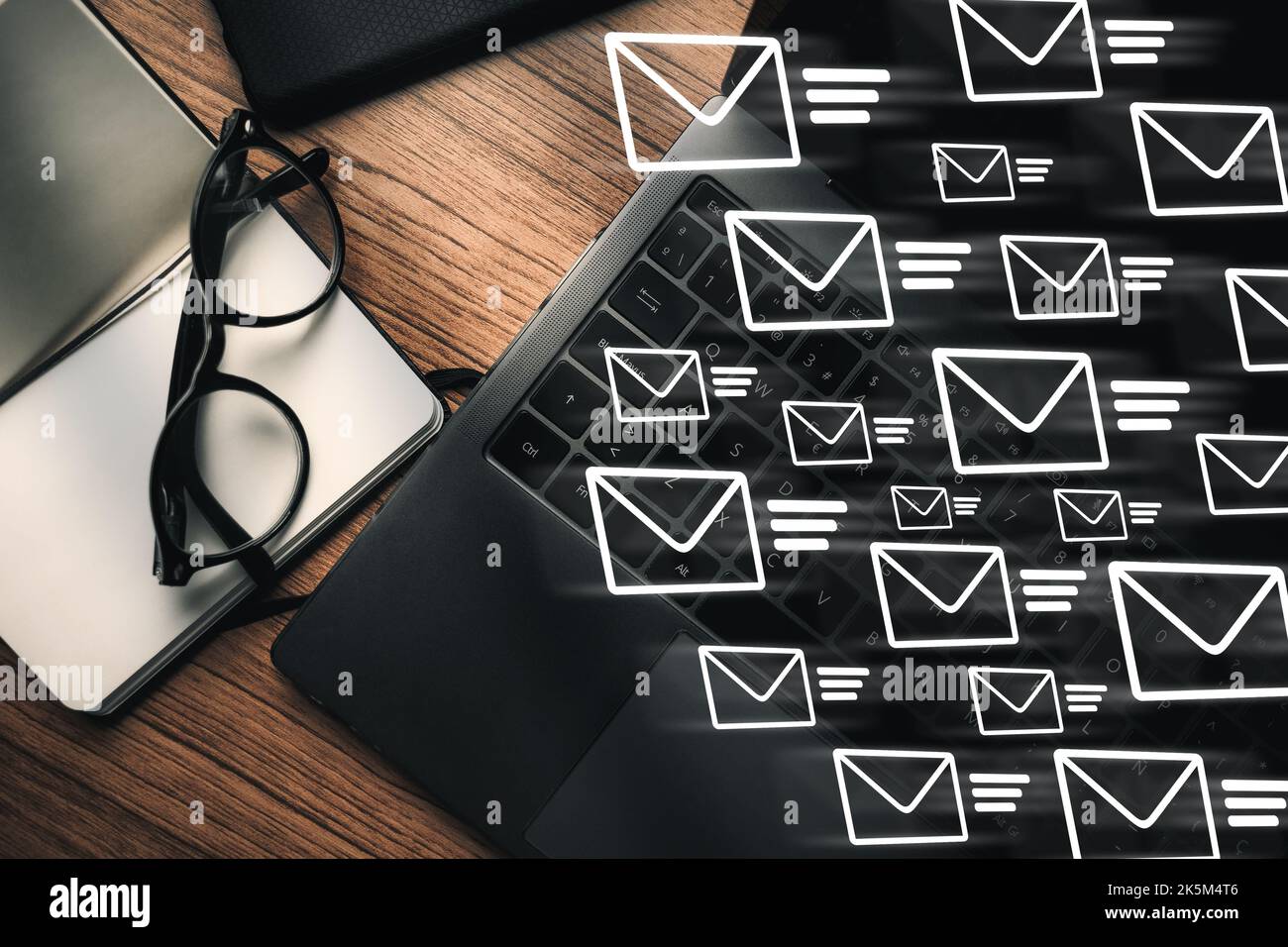 Mailing envelope us do not bend hi-res stock photography and images - Alamy