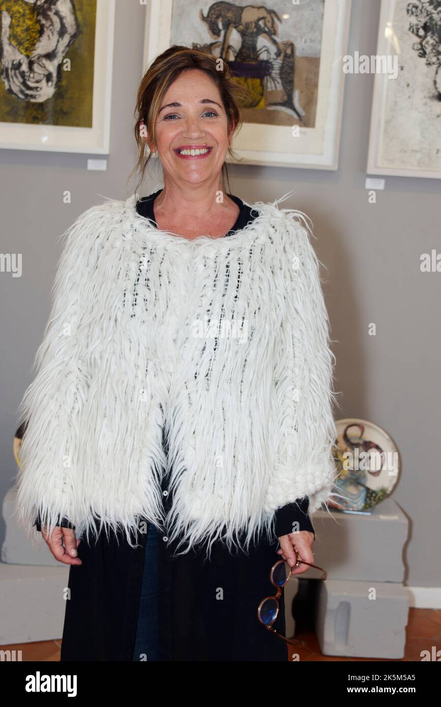 Paris, France. 8th Oct, 2022. Emmanuelle Renard poses with his work ...