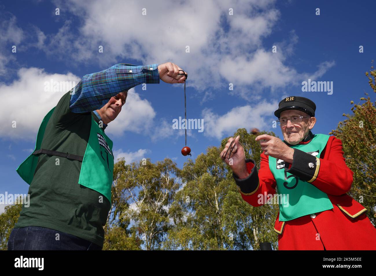 Chelsea pensioner John Raley, 92, (right) takes part in the annual ...