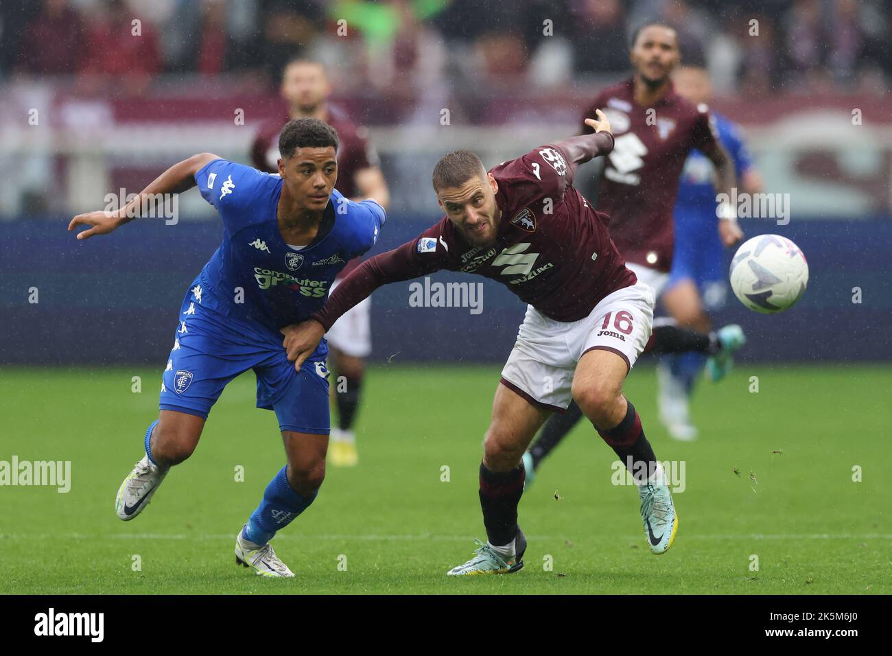 Turin, Italy. 9th Oct, 2022. Koni De Winter of Empoli FC tussles with ...