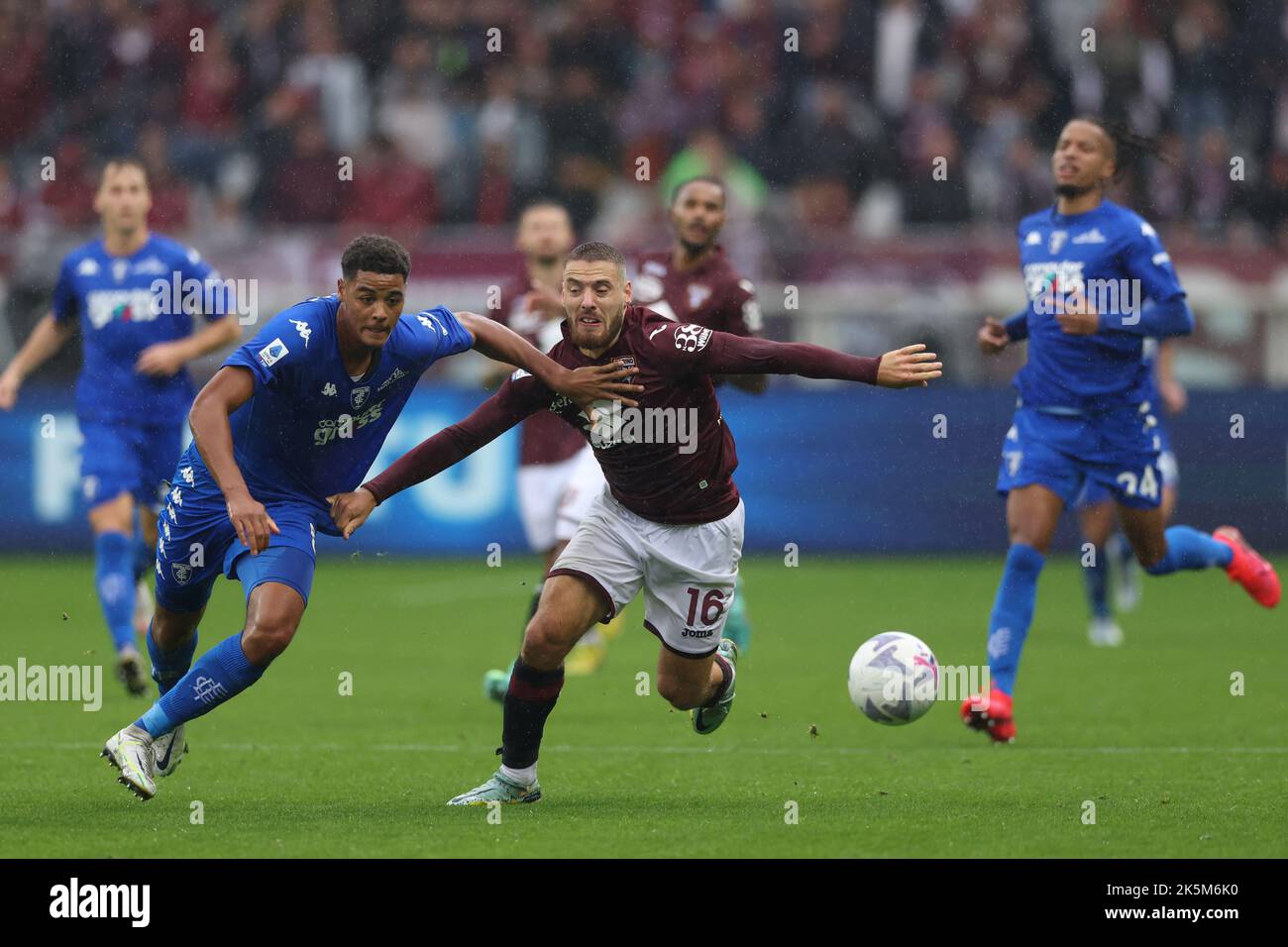 Turin, Italy. 9th Oct, 2022. Koni De Winter of Empoli FC tussles with ...
