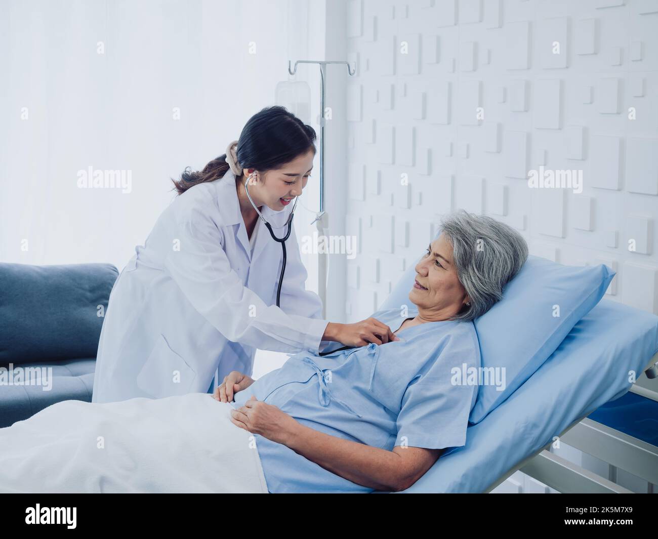 Blu suit hi-res stock photography and images - Alamy