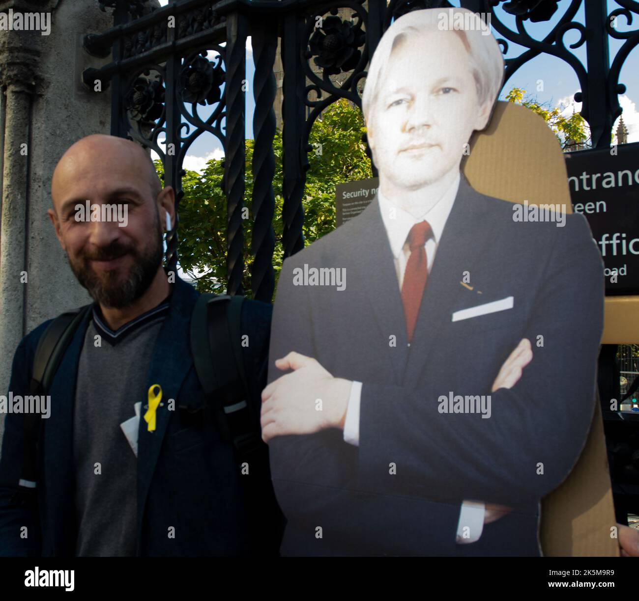 Human rights ribbon hi-res stock photography and images - Alamy