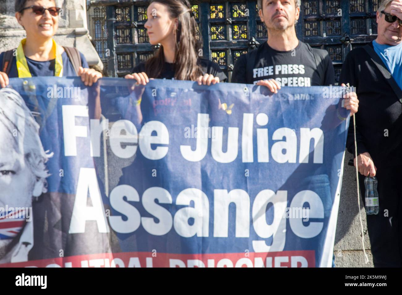 civil rights , MPs celebrity's and activists formed a human chain ...