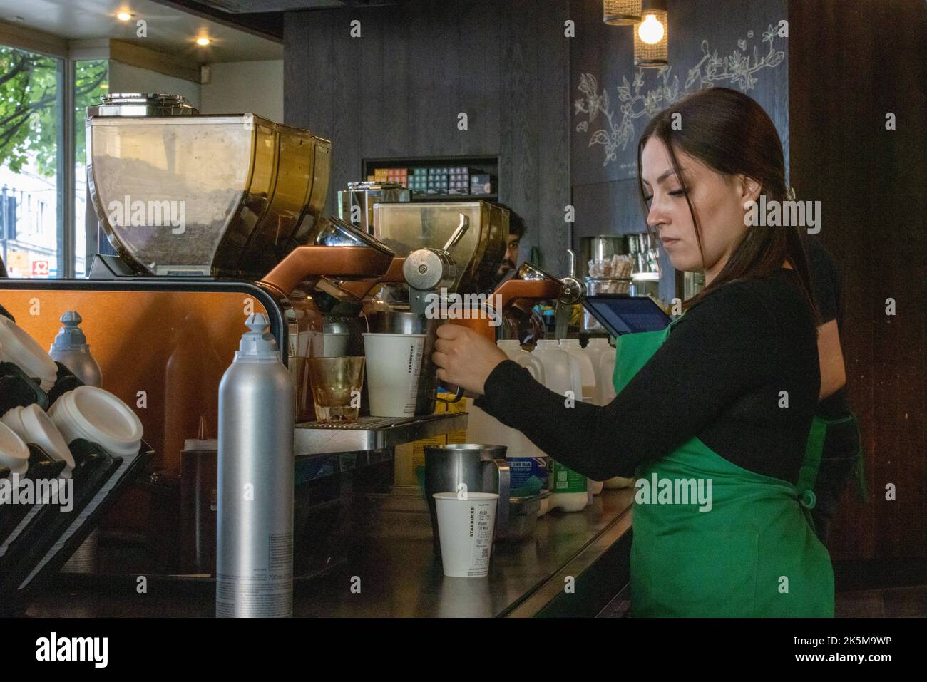 A Starbucks barista making coffee Stock Photo - Alamy