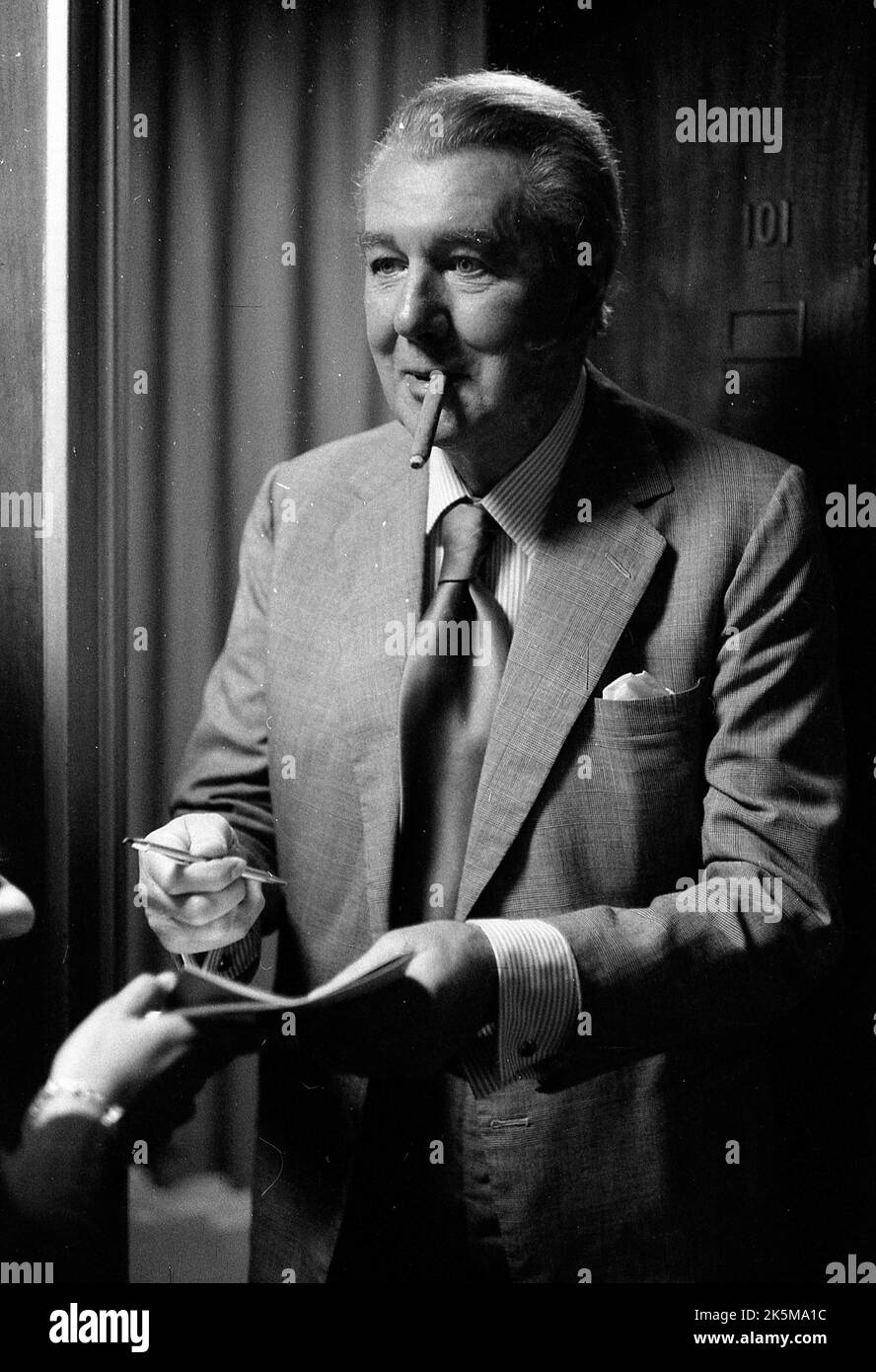 British actor Michael Redgrave, Teatro Cervantes, Buenos Aires ...