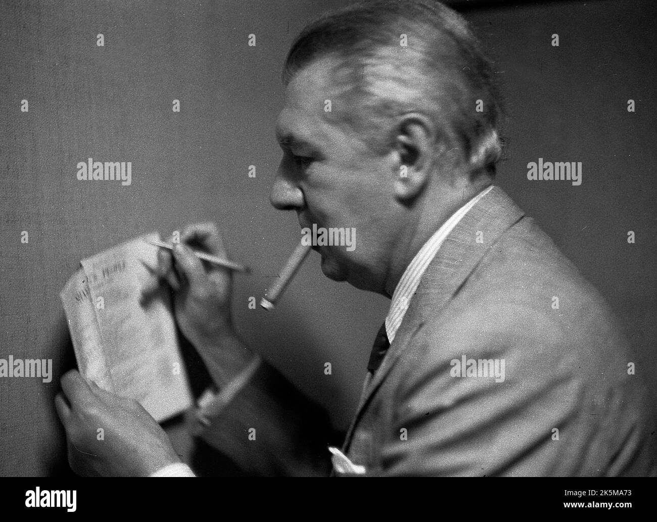 British actor Michael Redgrave, Teatro Cervantes, Buenos Aires ...