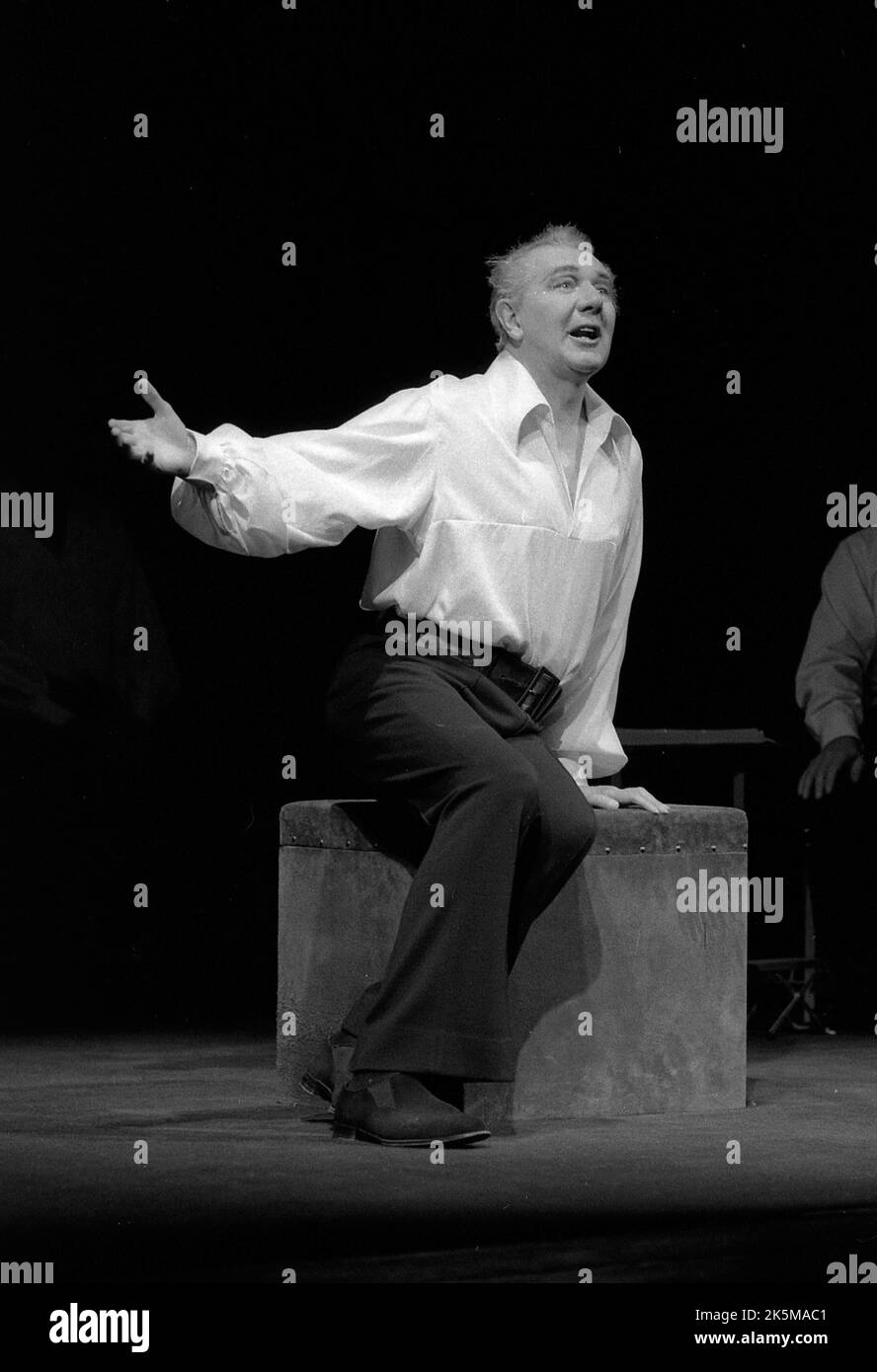 British actor Michael Redgrave, Teatro Cervantes, Buenos Aires ...