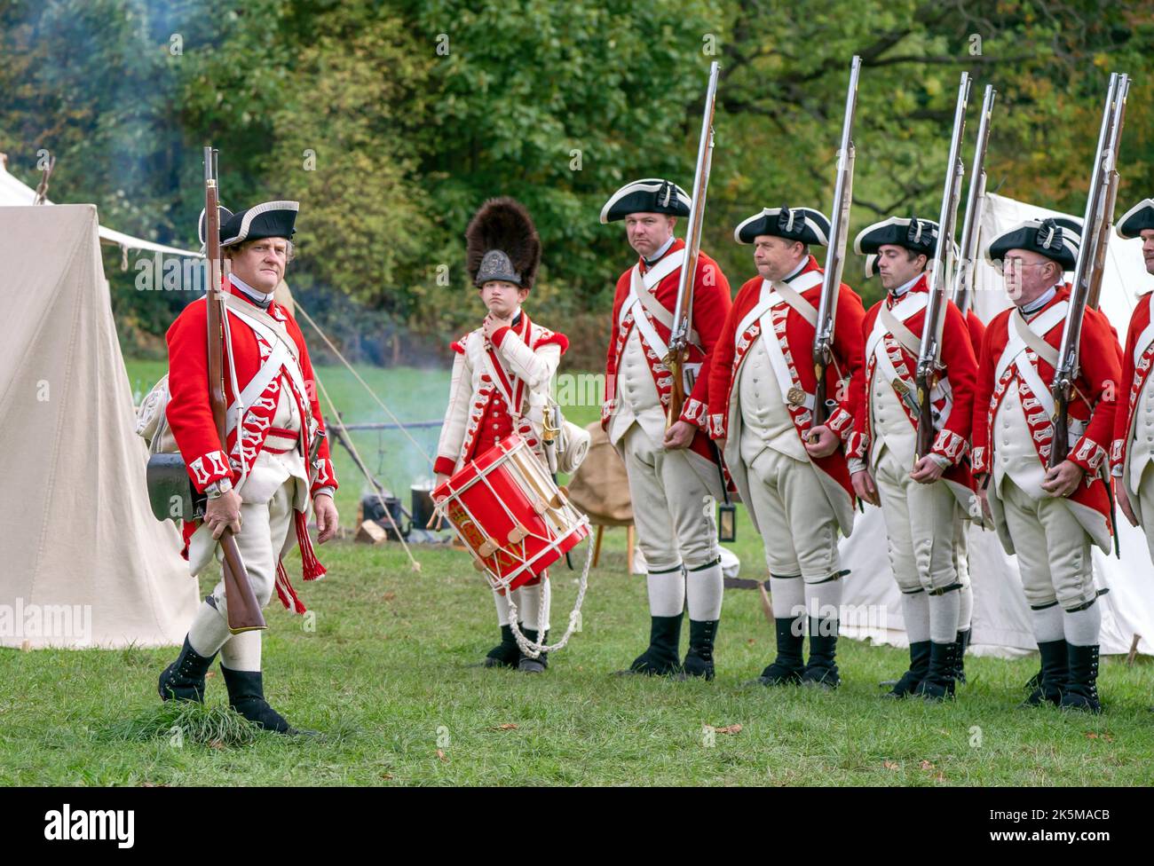 Re-enactors from the 6th Virginia 1776 regiment during the Batts in ...