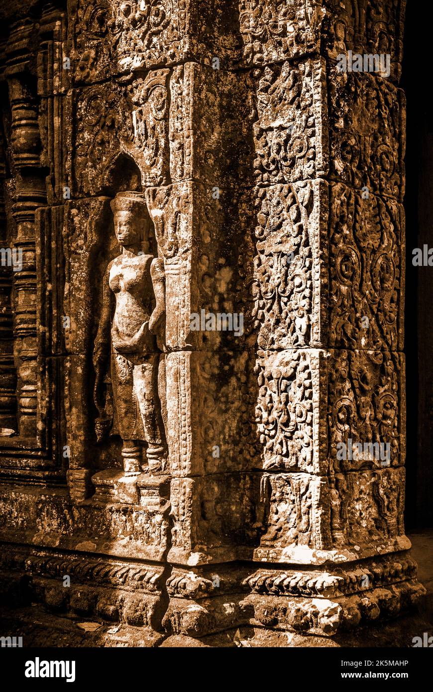Female temple dancer hi-res stock photography and images - Alamy