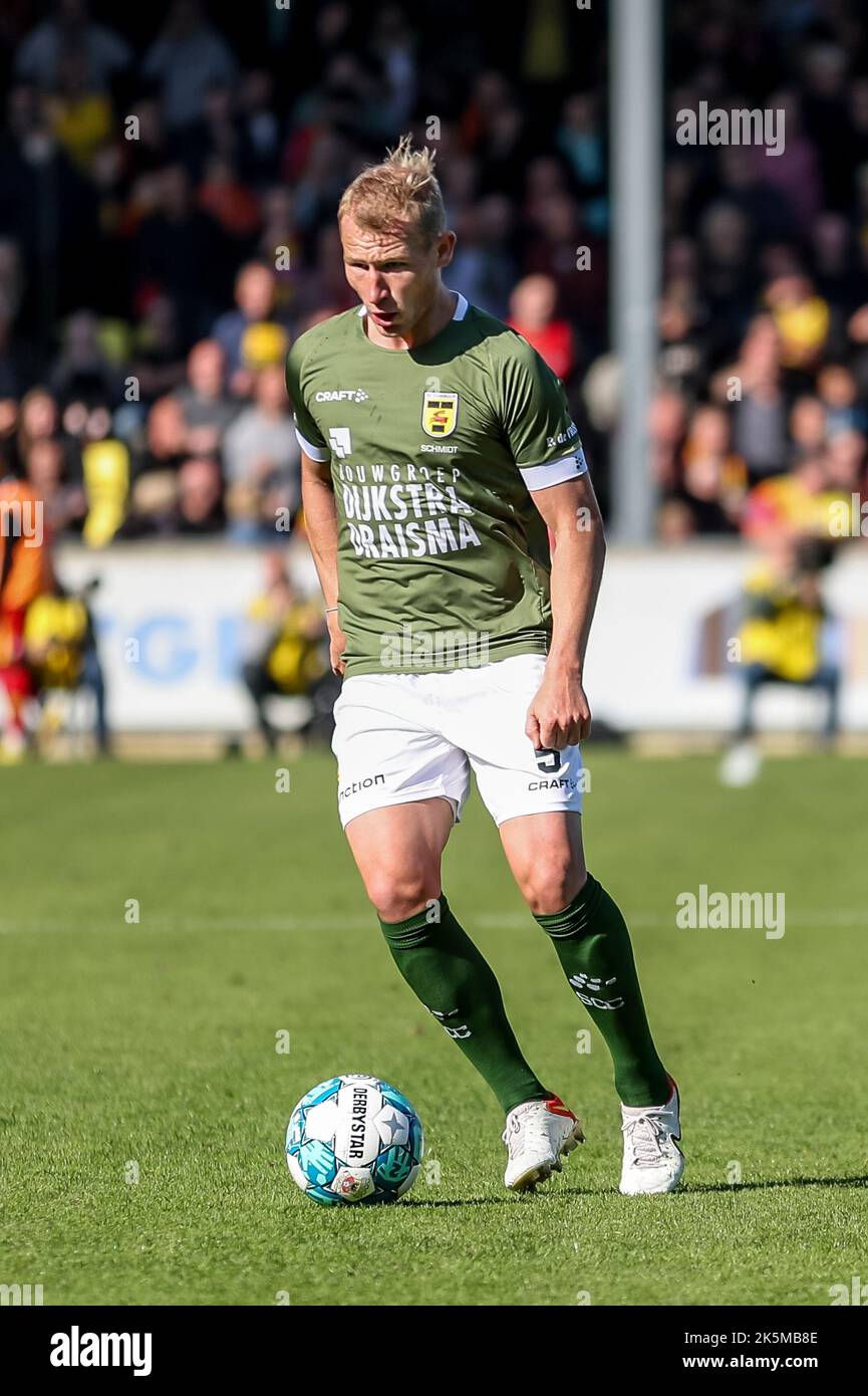 DEVENTER, NETHERLANDS - OCTOBER 9: Doke Schmidt of SC Cambuur during ...