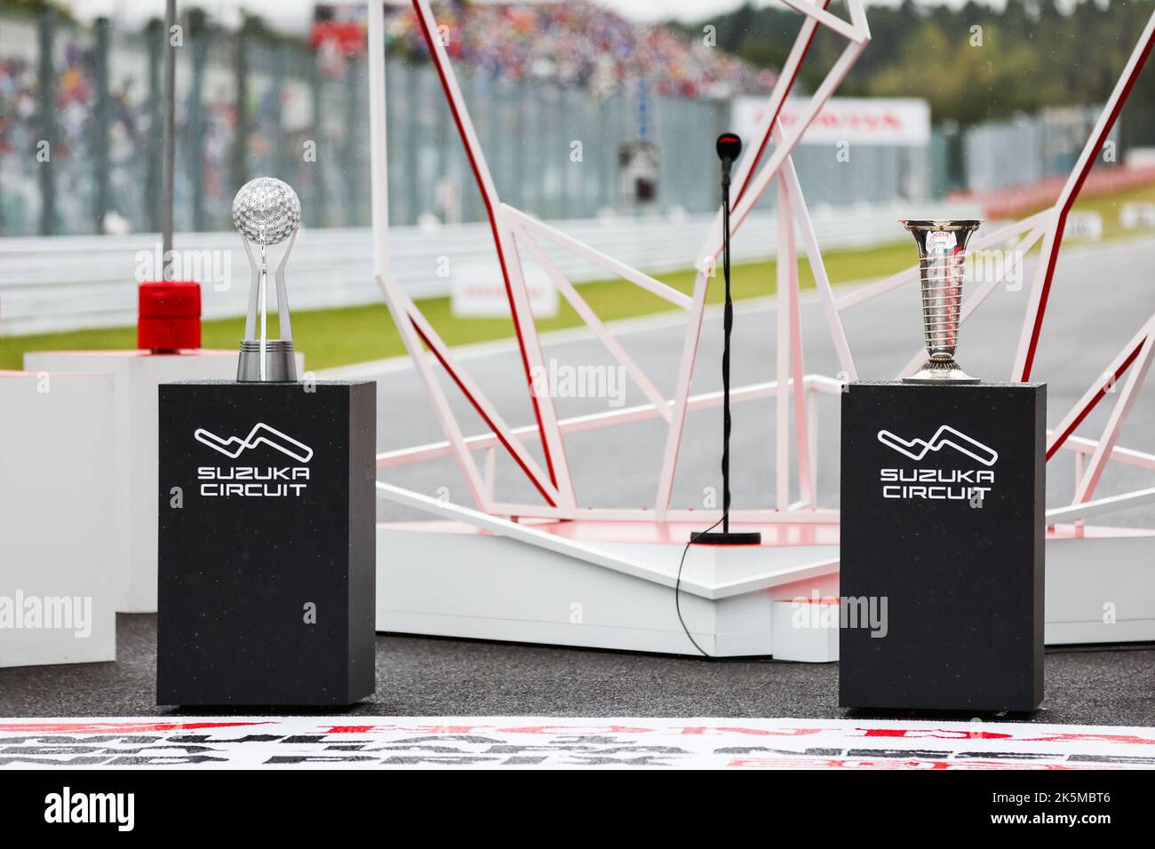 Formula 1 world championship trophy hi-res stock photography and images ...
