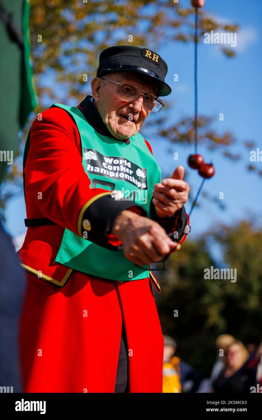 World conker championships 2022 hi-res stock photography and images - Alamy