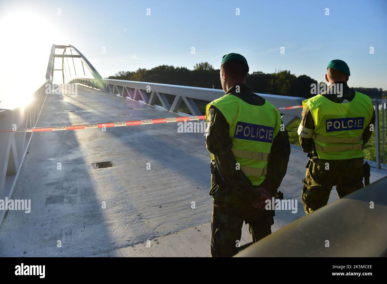 Police carrying out checks hi-res stock photography and images - Alamy