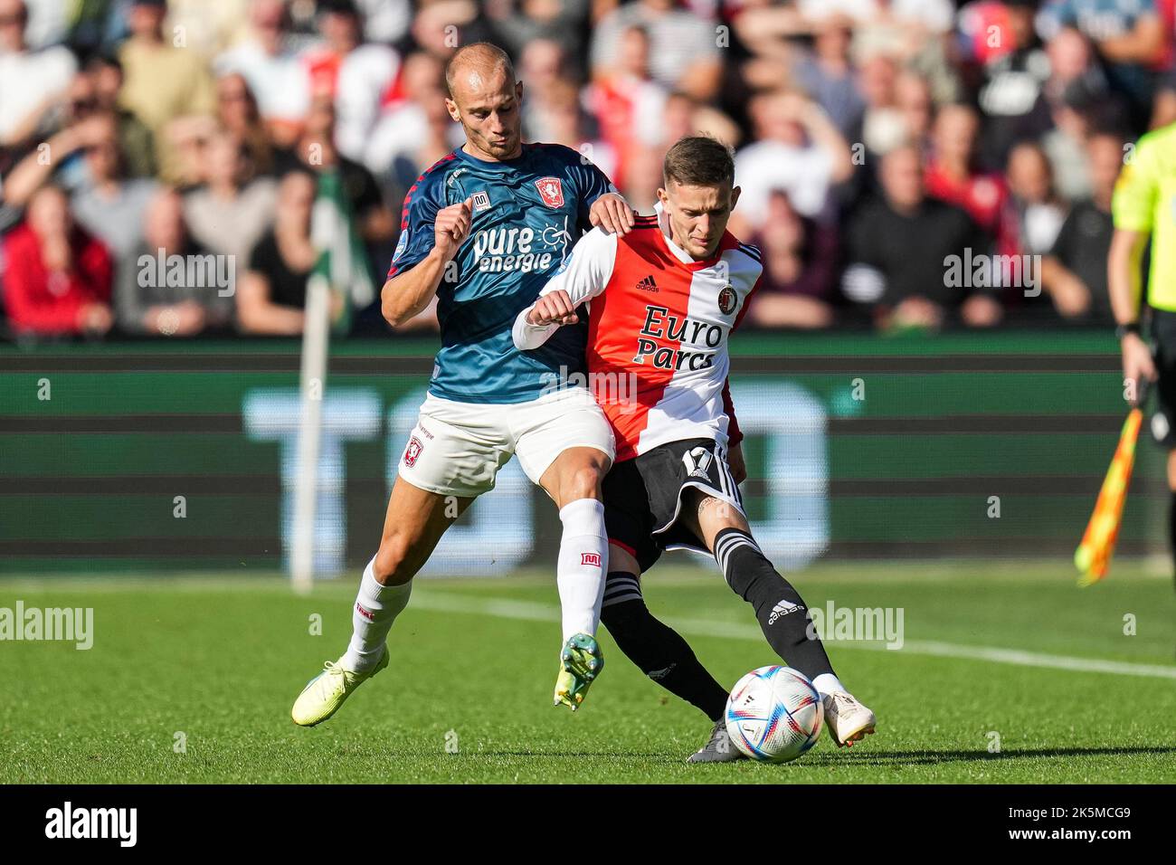 Rotterdam - Vaclav Cerny of FC Twente, Sebastian Szymanski of Feyenoord ...
